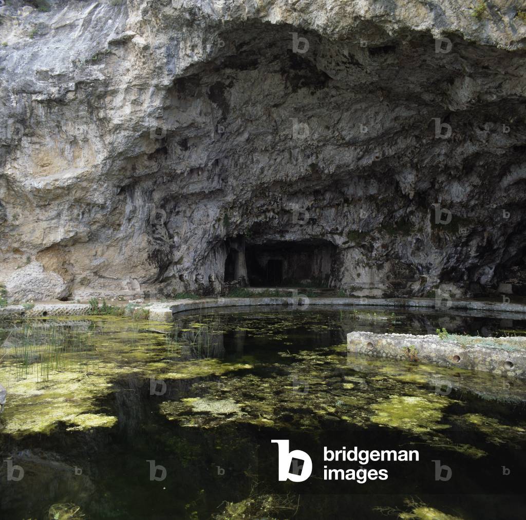 Image of Circular pool in Grotto of Tiberius, villa of Roman emperor