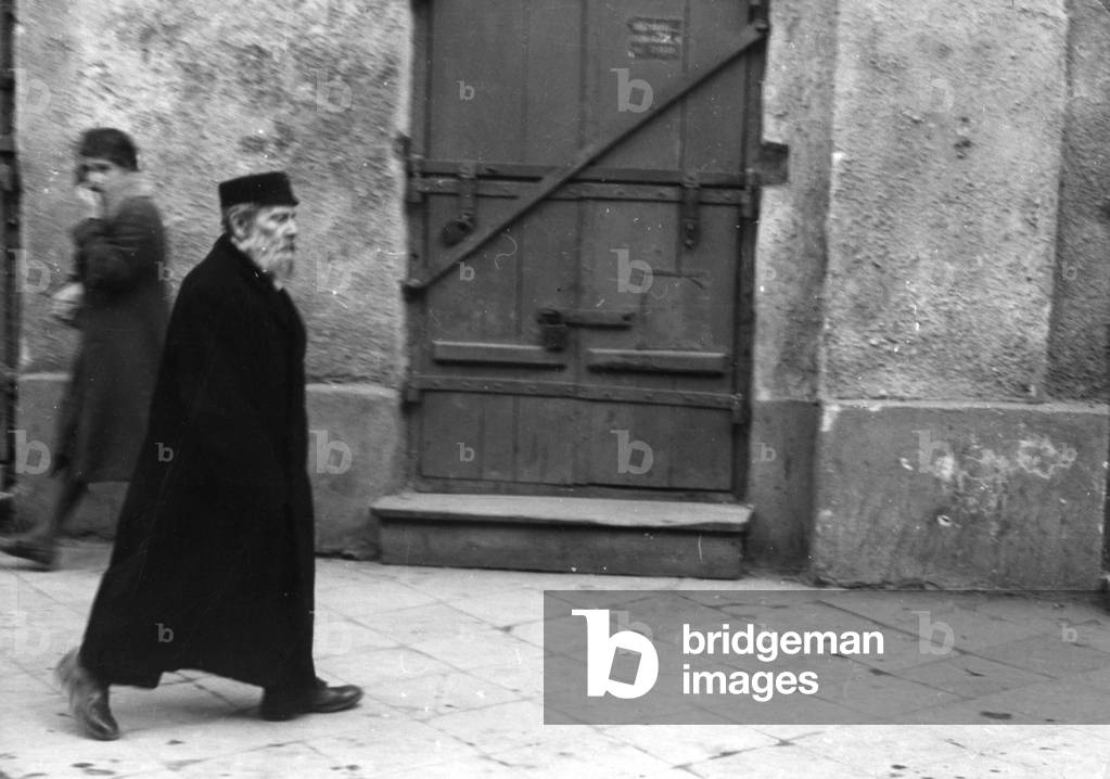 Image of Jew in the Warsaw Ghetto, 1940 (b/w photo)