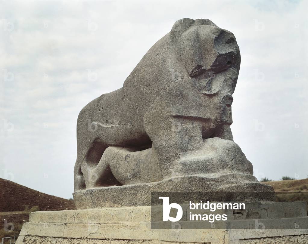 Image of The Lion of Babylon, a stone statue, Iraq. Babylonian ...