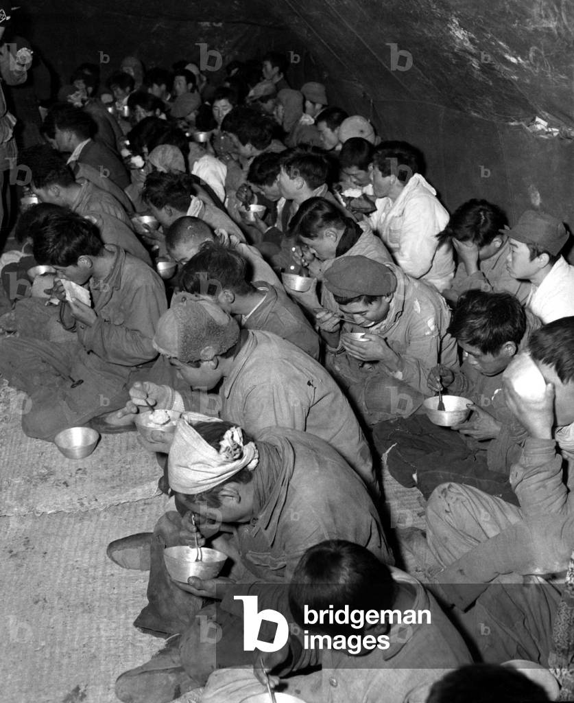 Image of Communist soldiers are fed in the POW stockade, Kurije, Korea ...