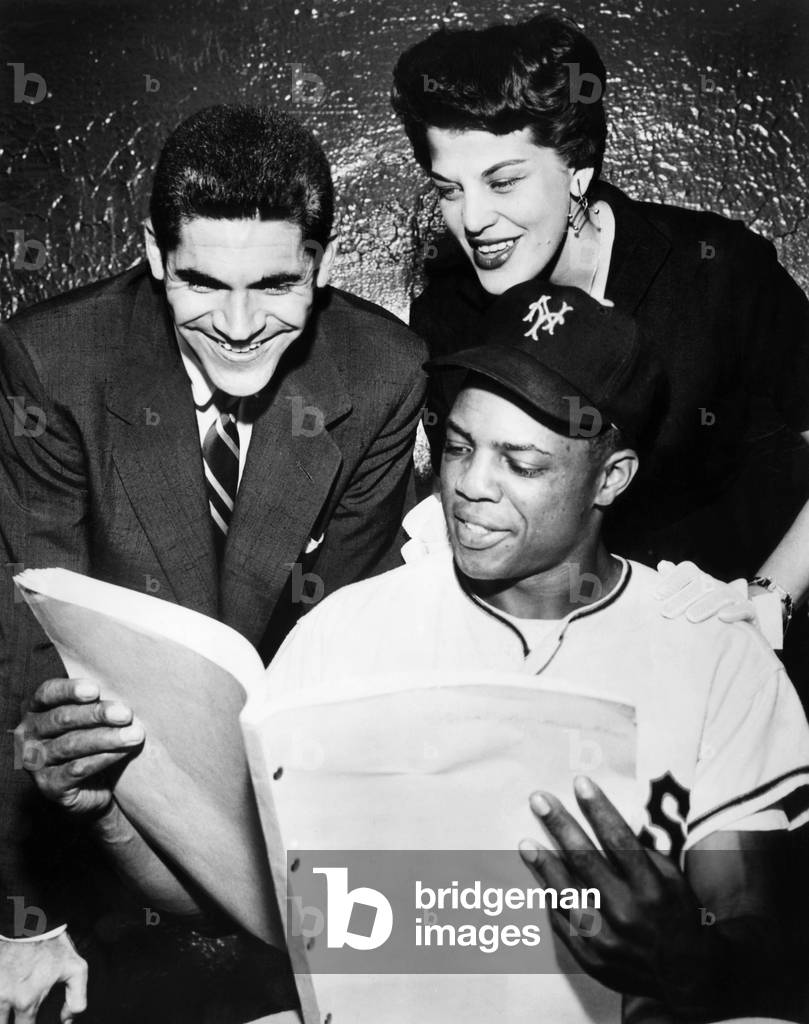 Image of Ronny Graham, Kaye Ballard, New York Yankee Willie Mays (seated),