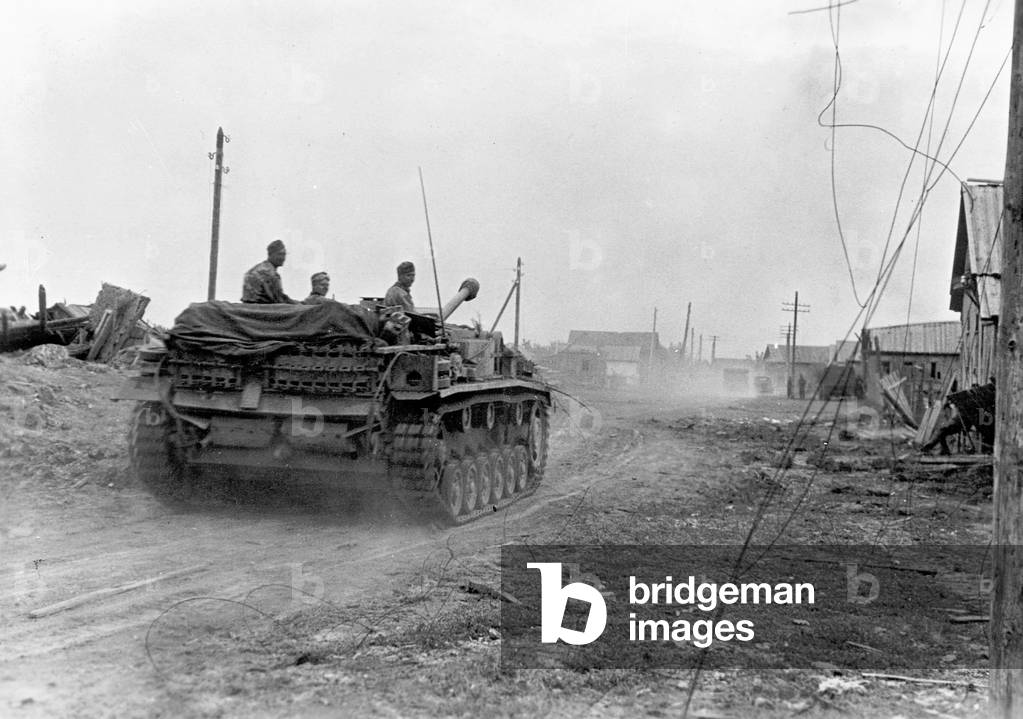 Image of German StuG III in Stalingrad, 1942 (b/w photo)