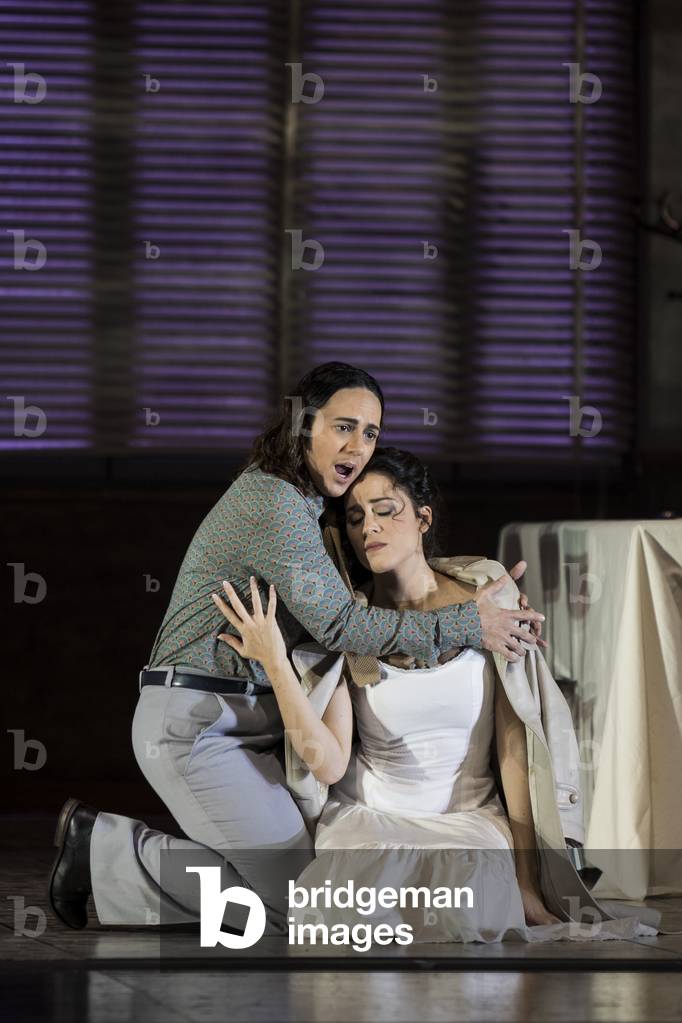 Image of Daniela Mack as Romeo and Leonor Bonilla as Giulietta in