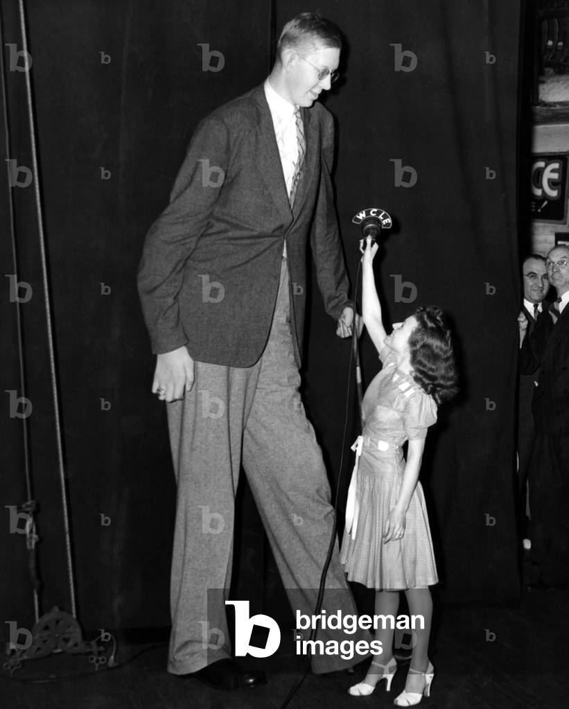 Image of Robert Wadlow, World's Tallest man, with Miss Angela Rizzo, 19.