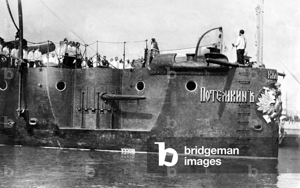 Image of A pope at the battleship Potemkine receives the oath of