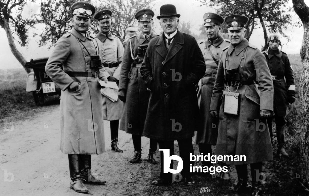 Image of Otto Gessler with officers of the Reichswehr, 1927 (b/w photo)