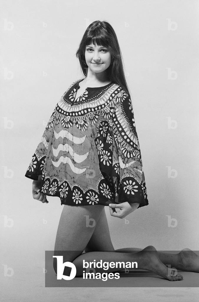 Image of German pop singer Mara Landin during a photo shoot at