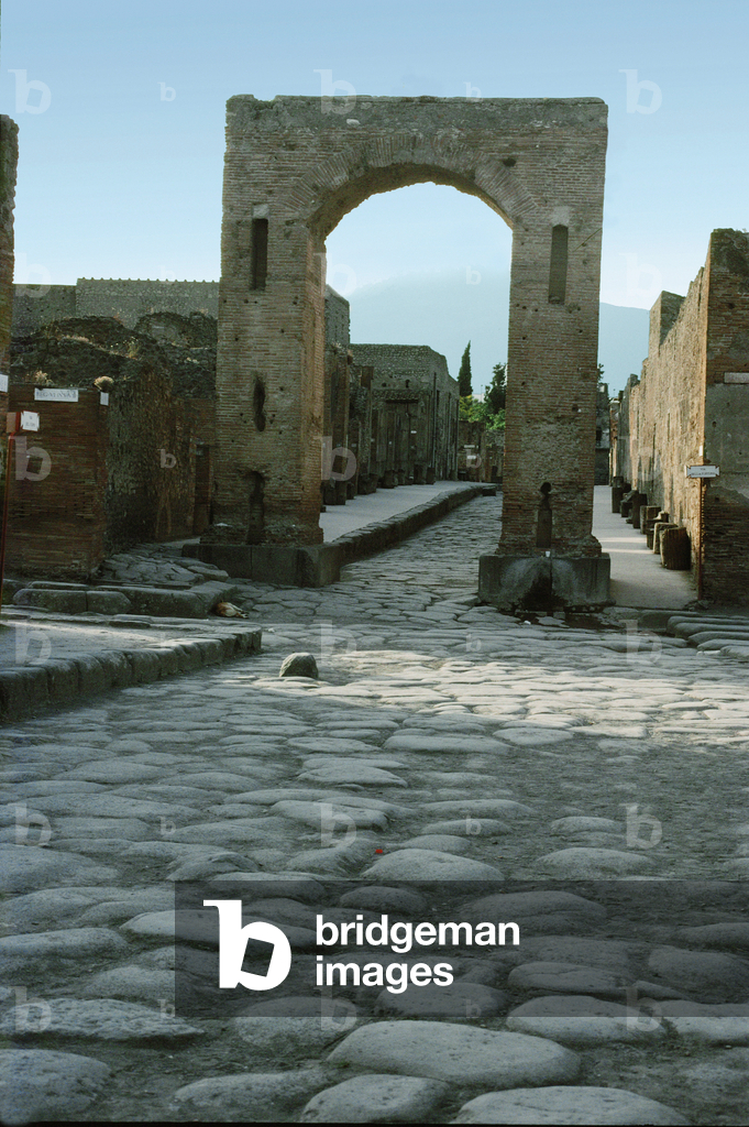 Image of Arch, called Tiberius' Arch, Via di Mercurio, Pompeii
