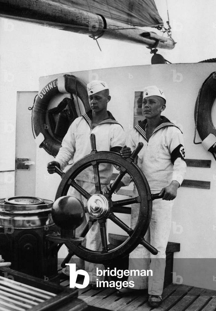 Image of SA Marine men at the helm of the sail training