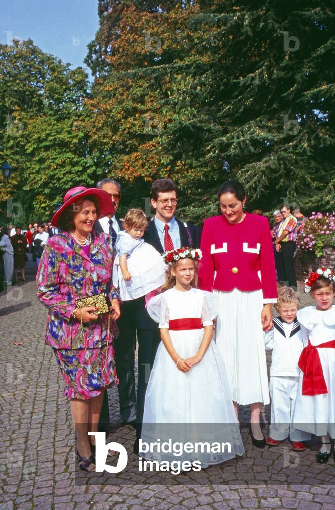 Image of Tatiana von Metternich (left) with family at the wedding of