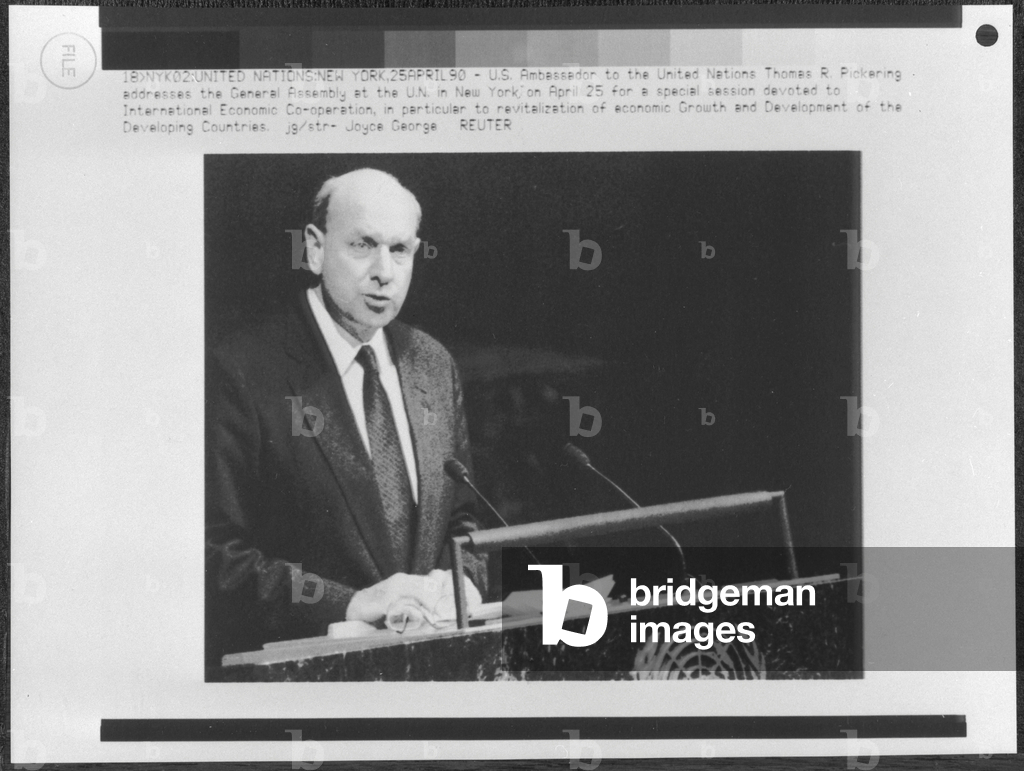 Image of US ambassador to the UN Thomas Pickering addresses the General ...