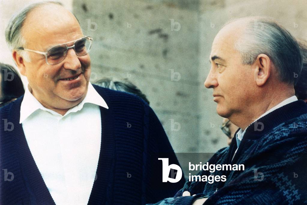 Image of Helmut Kohl visite le Caucase avec Mikhaïl Gorbatchev, 1990 ...