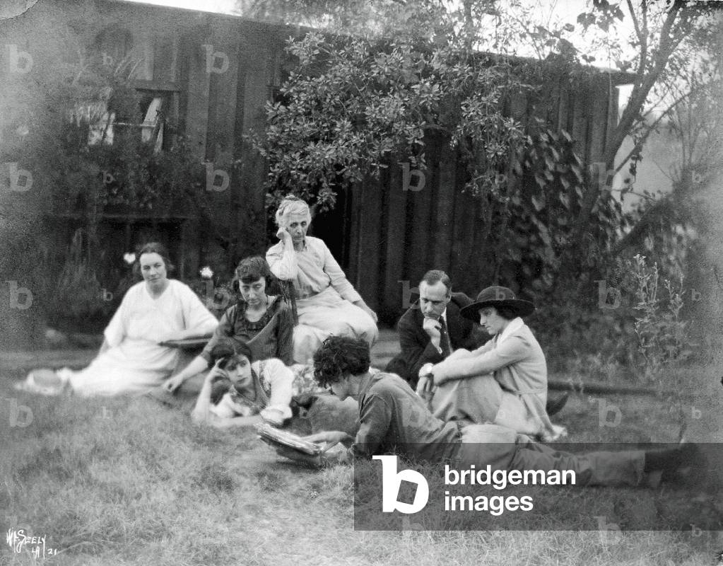 Image of Tina Modotti and Roubaix Richey with members of his family, by ...