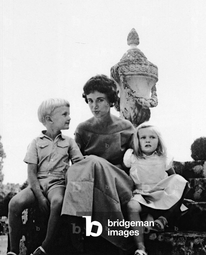 Image of Arielle Dombasle with her mother Francion and her brother ...