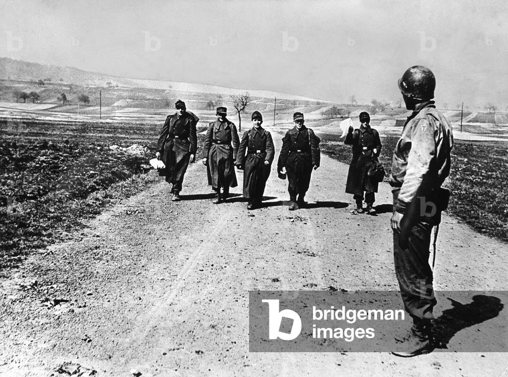 Image of Capitulation of the German defense forces in 1945 (b/w photo)