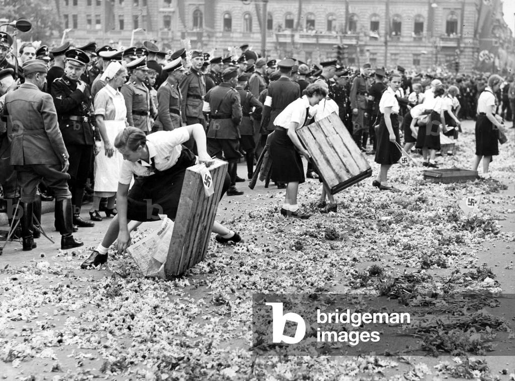 Image of BDM girls scatter flowers for the victory parade in Berlin,