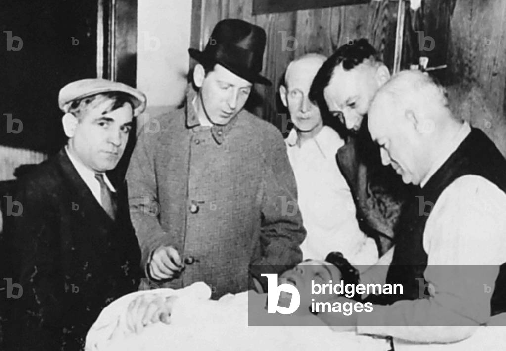 Image of Body of Dutch Schultz, 1935 (b/w photo) by American ...