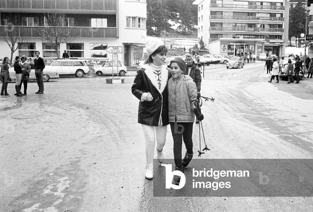 Image of Gina Lollobrigida having a walk with her son Andrea Milko
