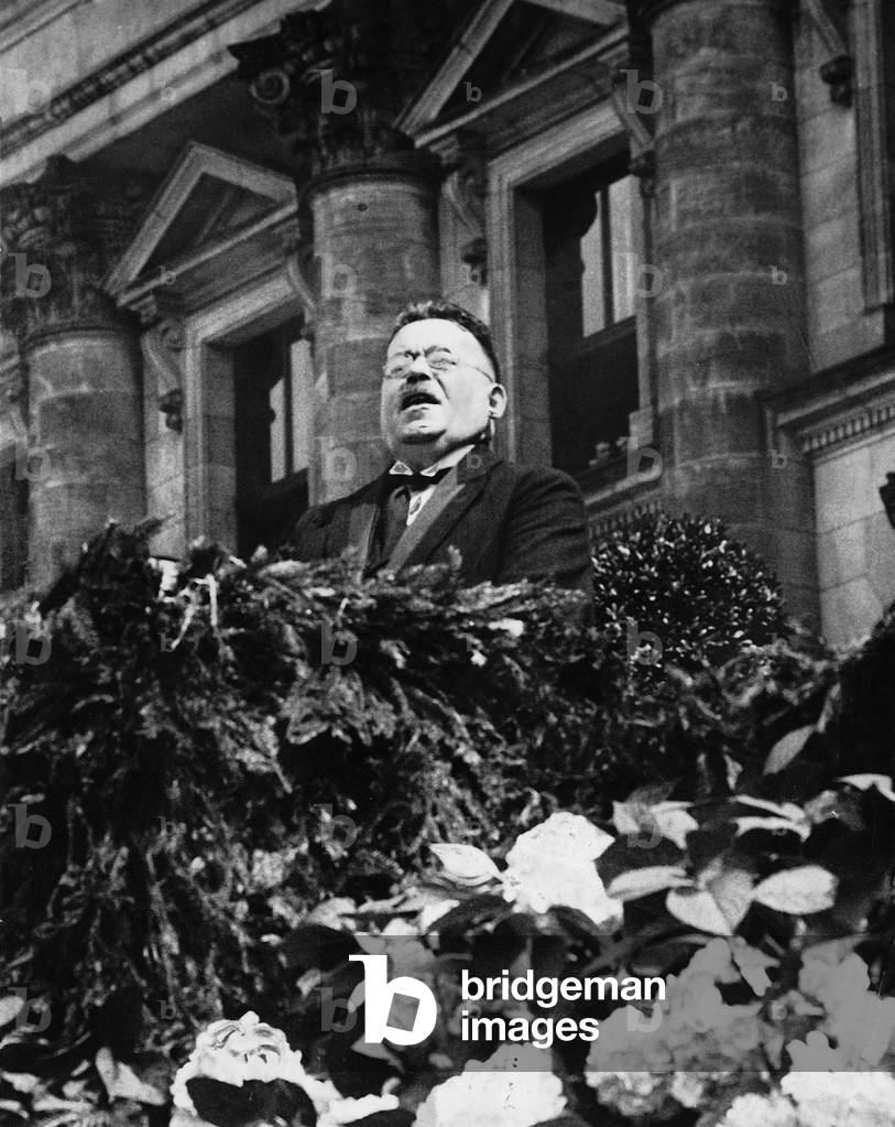 Image of Friedrich Ebert as a speaker during a memorial service for