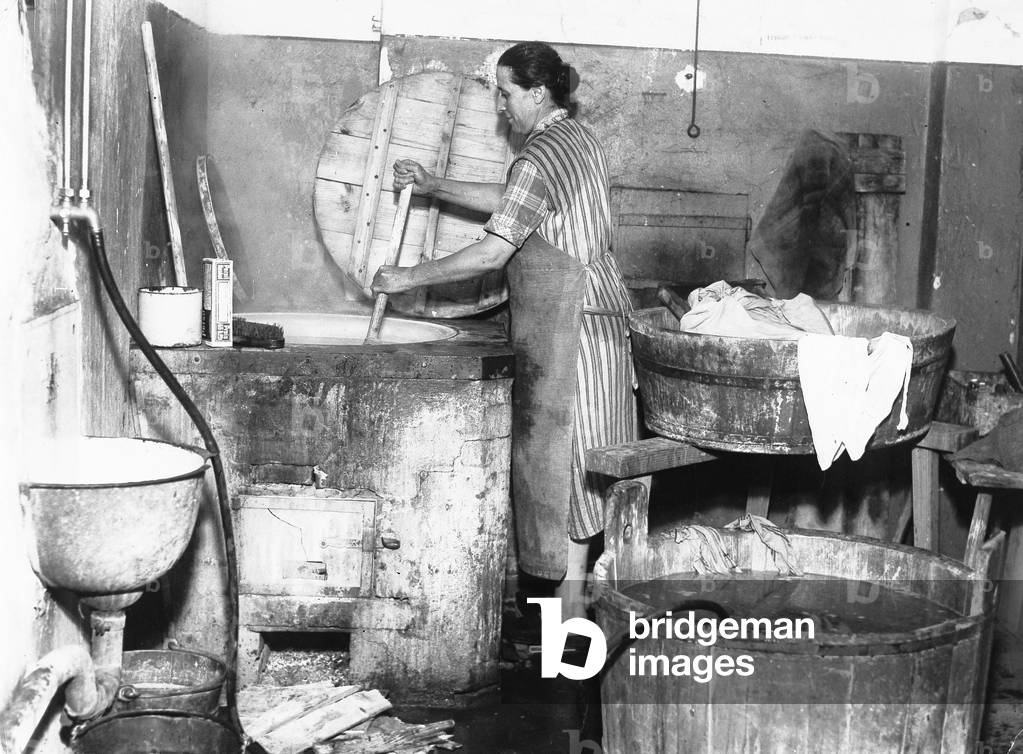 Image of Washing clothes, 1939 (b/w photo)