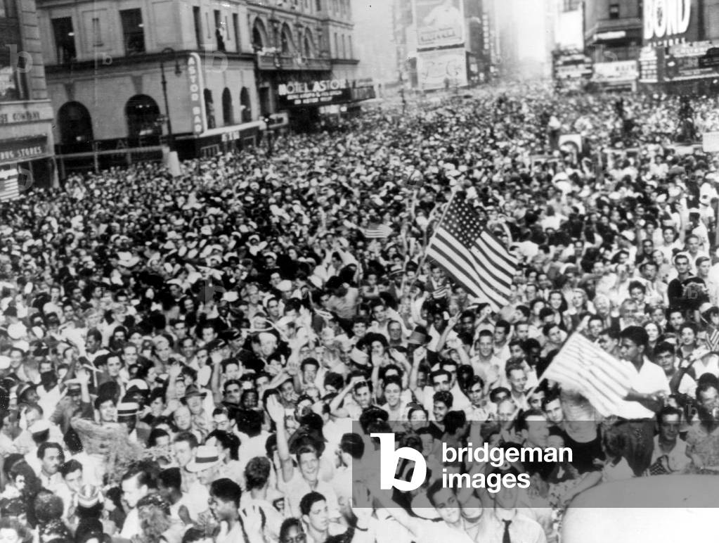 Image of WORLD WAR II, crowd in Times Square after Japanese surrender,
