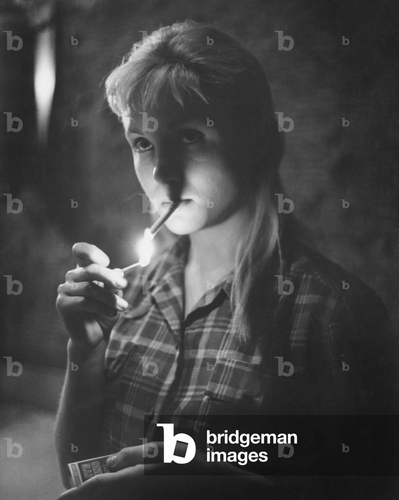 Image of Susan Oliver, on-set of the film, 'The Green-Eyed Blonde ...