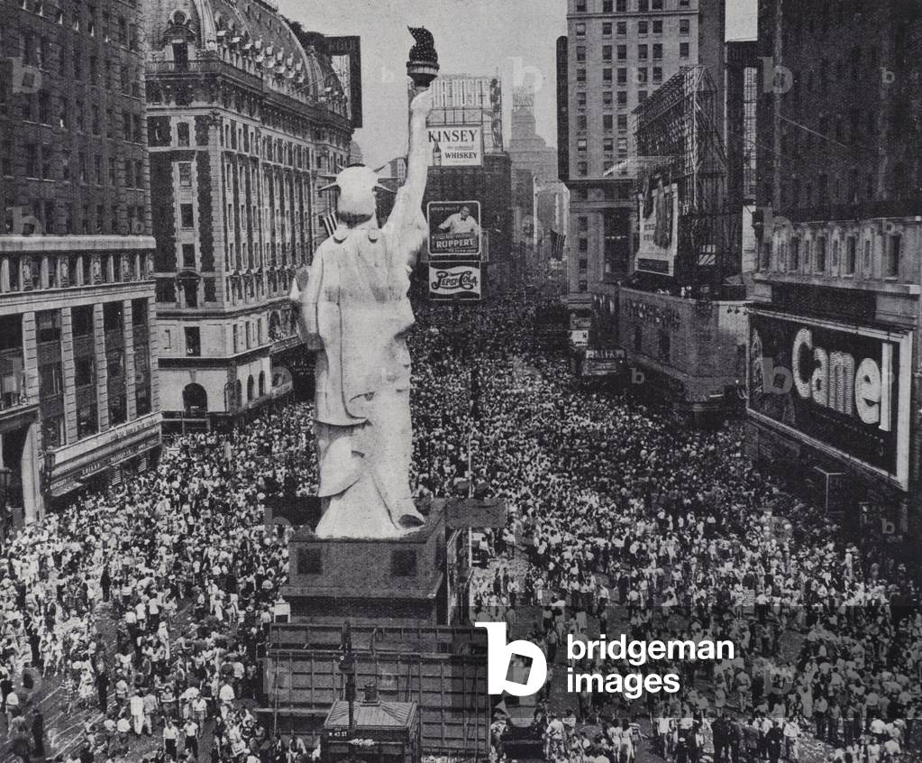 Image of Crowds on Times Square, New York City celebrating the ...
