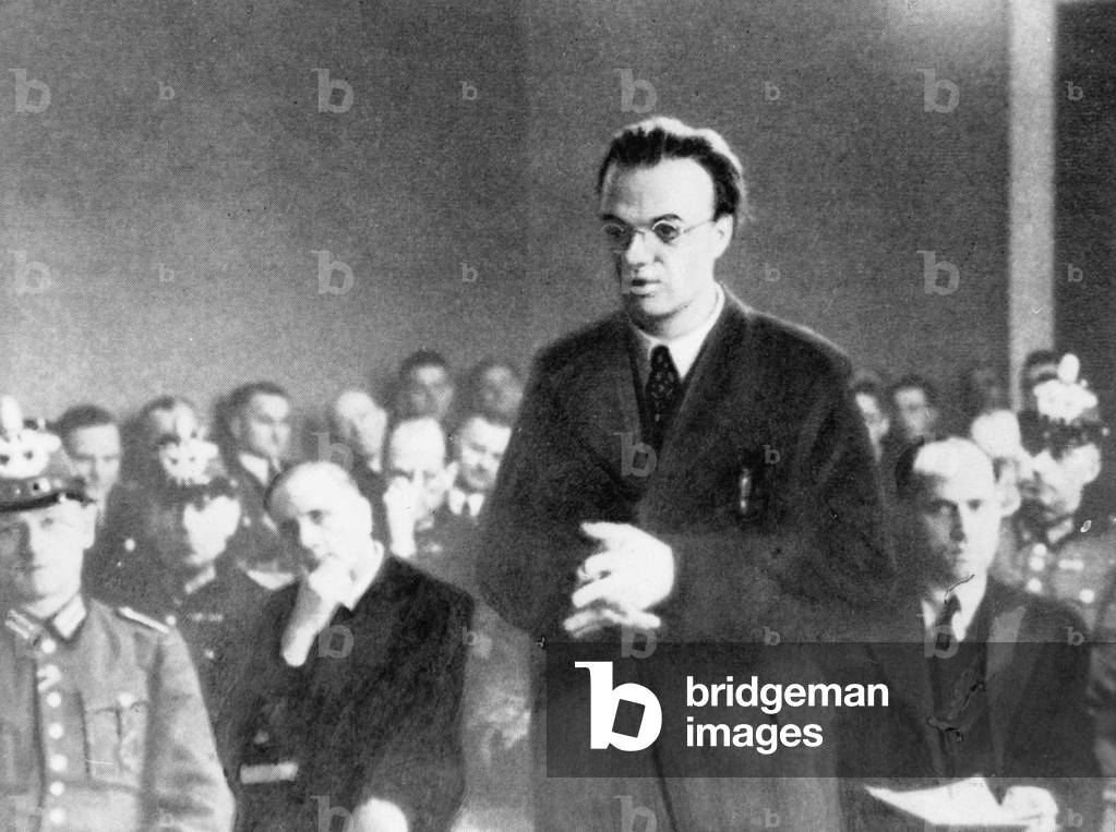 Image of Priest Alfred Delp before the People's Court in 1944 (b/w