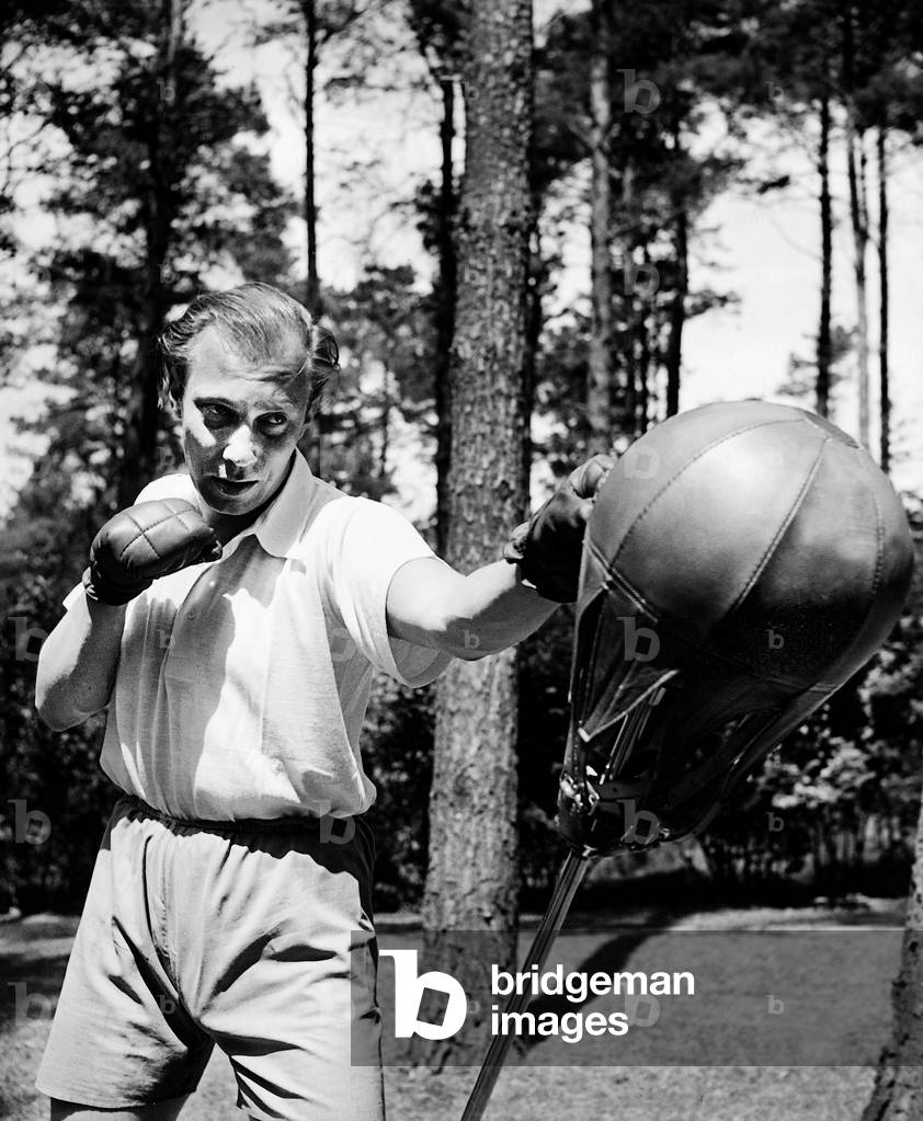 Image of Carl Raddatz, 1939 (b/w photo)