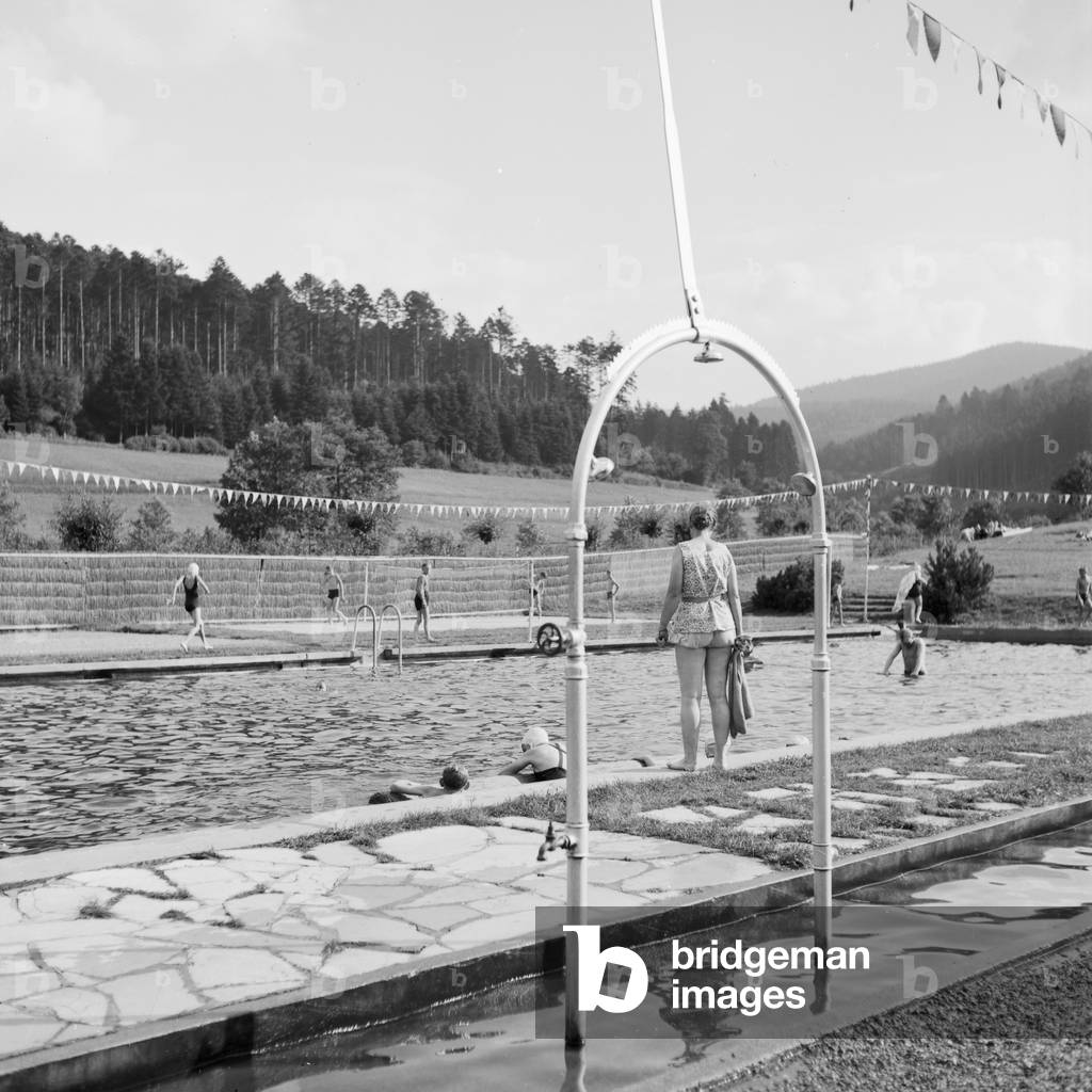 Image of People at a public pool, Germany 1930s (b/w photo)