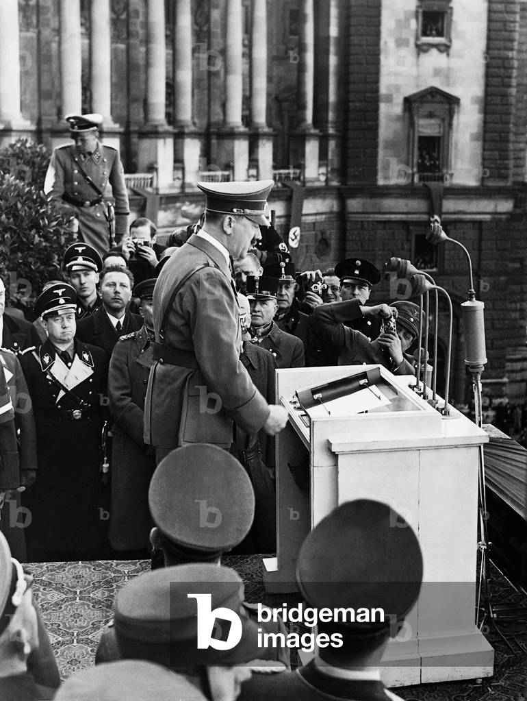Image of Adolf Hitler speaks at the Heroes' Square, 1938 (b/w photo)