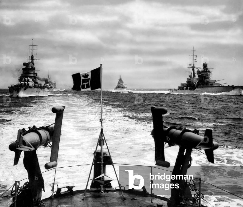 Image of Second World War, Cruisers, 1940 (b/w photo)
