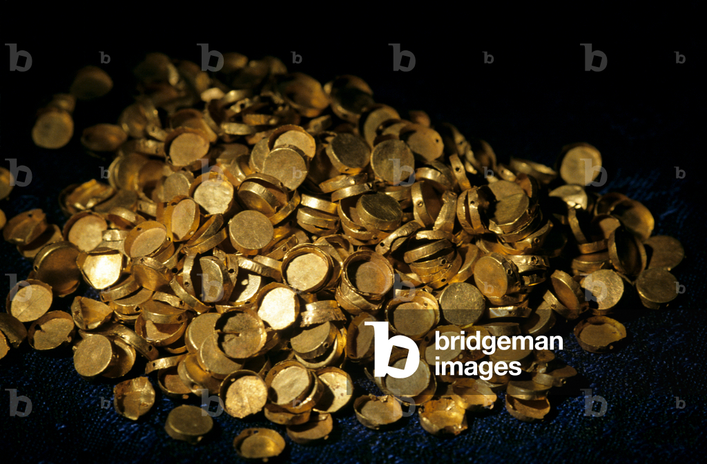 Image of Gold artifacts from Tillya Tepe find, six tombs of Bactrian by ...