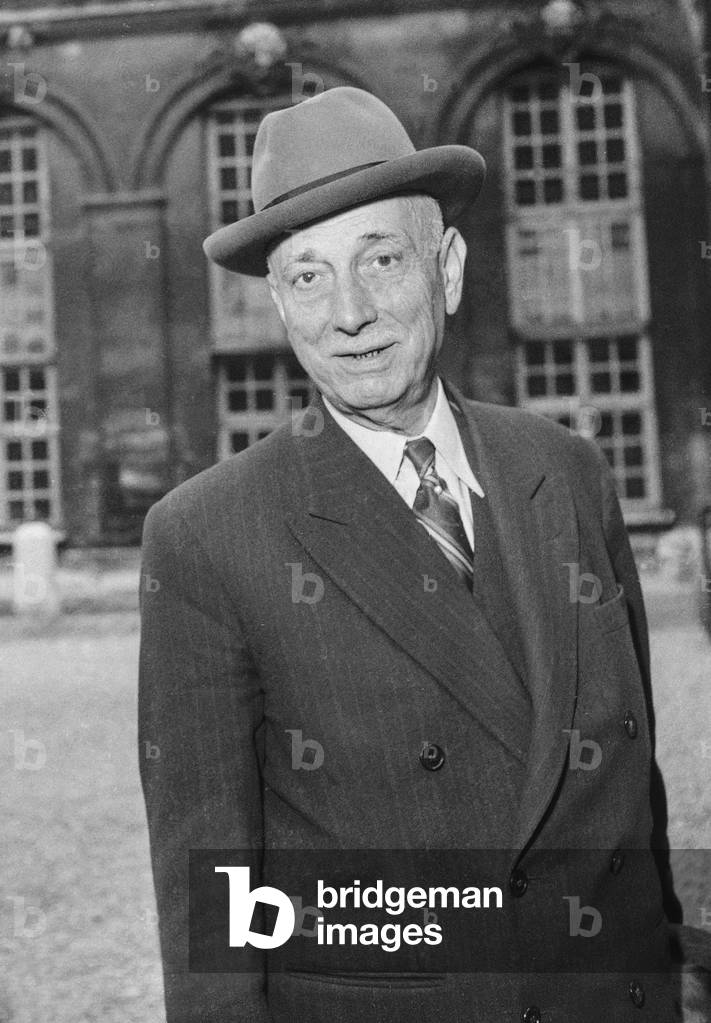Image of Mr Delco (Radical Party) arriving at a lunch at the