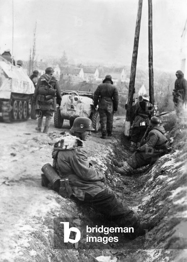 Image of Soldiers of the Waffen SS during combat in Hungary, 1945