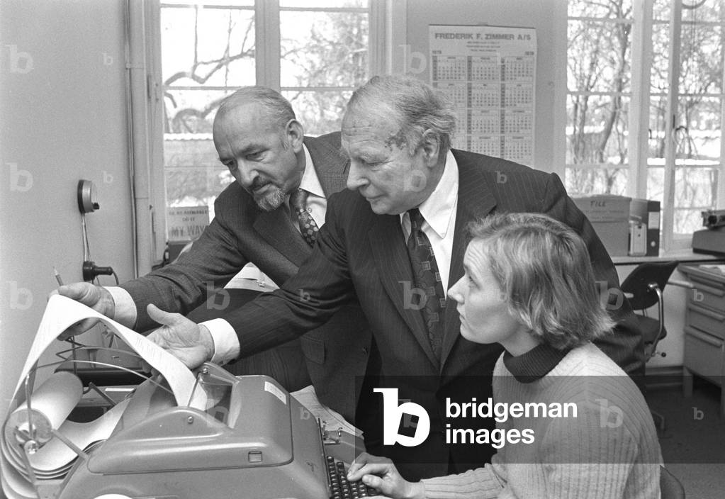Image of Oslo 19760108. The ship "Berge Istra" exploded and sank for
