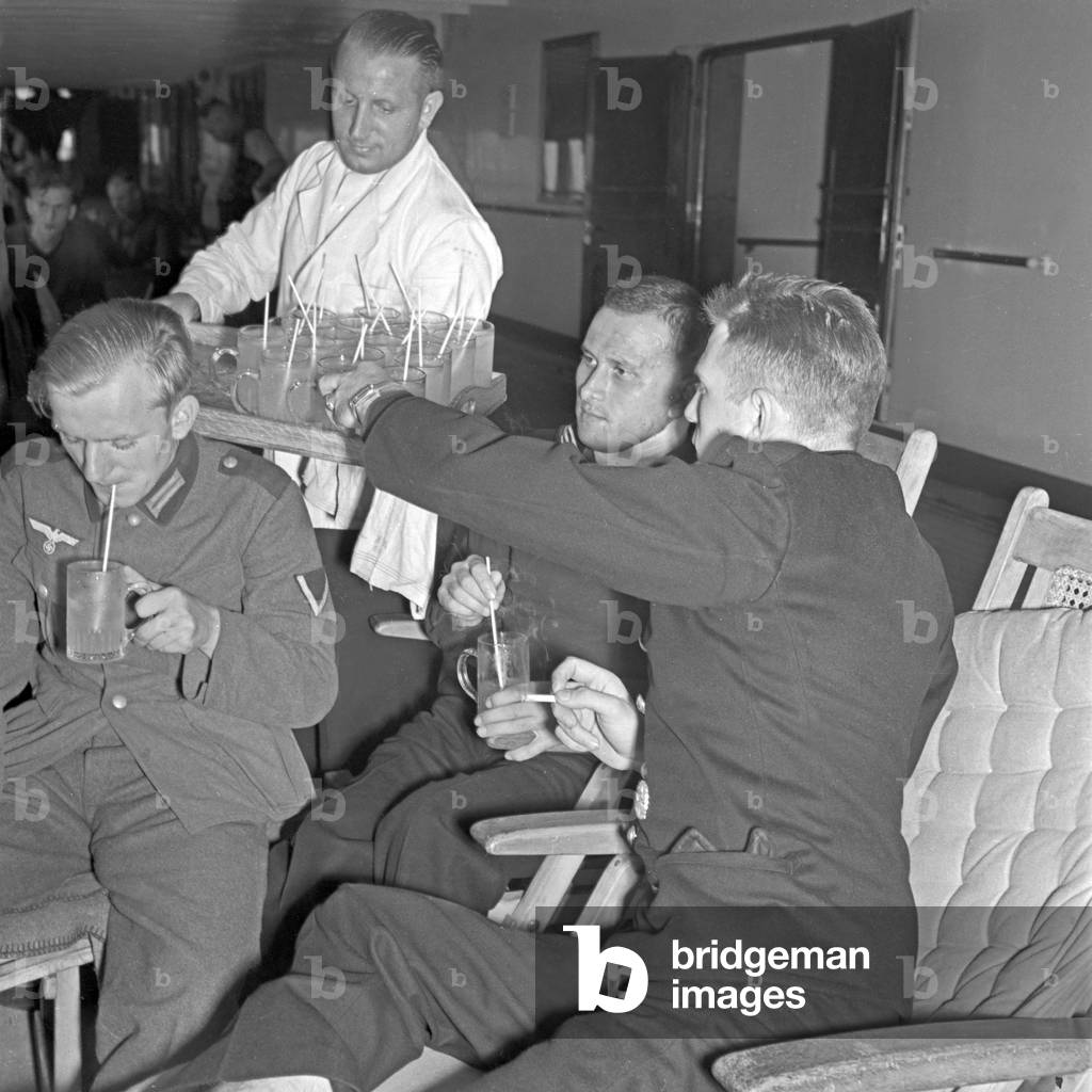 Image of Hospital ship "Wilhelm Gustloff" - a waiter serving drinks to