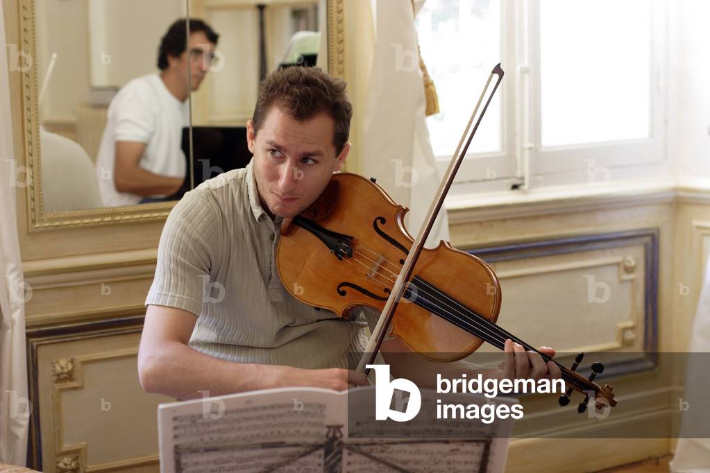 Image of Antoine Tamestit - French viola player born in 1979, rehearsing