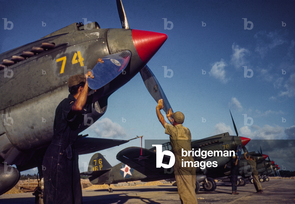 Image of Mechanics and ground crew with Curtiss p-40 warhawk pursuit ...