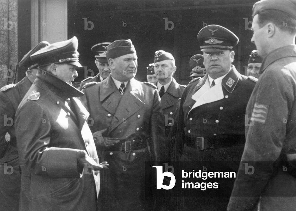 Image of Hermann Göring inspects an airbase near Frankfurt, 1940 (b/w ...