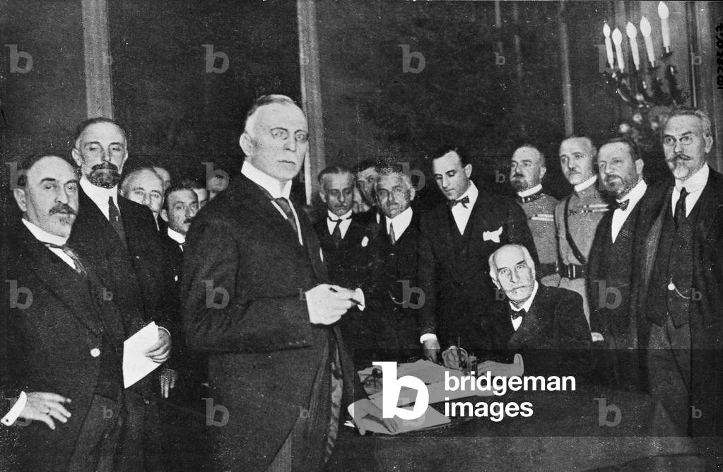 Image of Signature of the Treaty of Rapallo: in the centre (standing)