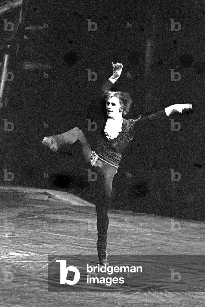 Image of Wayne Sleep in original production of Cats by Haynes, John