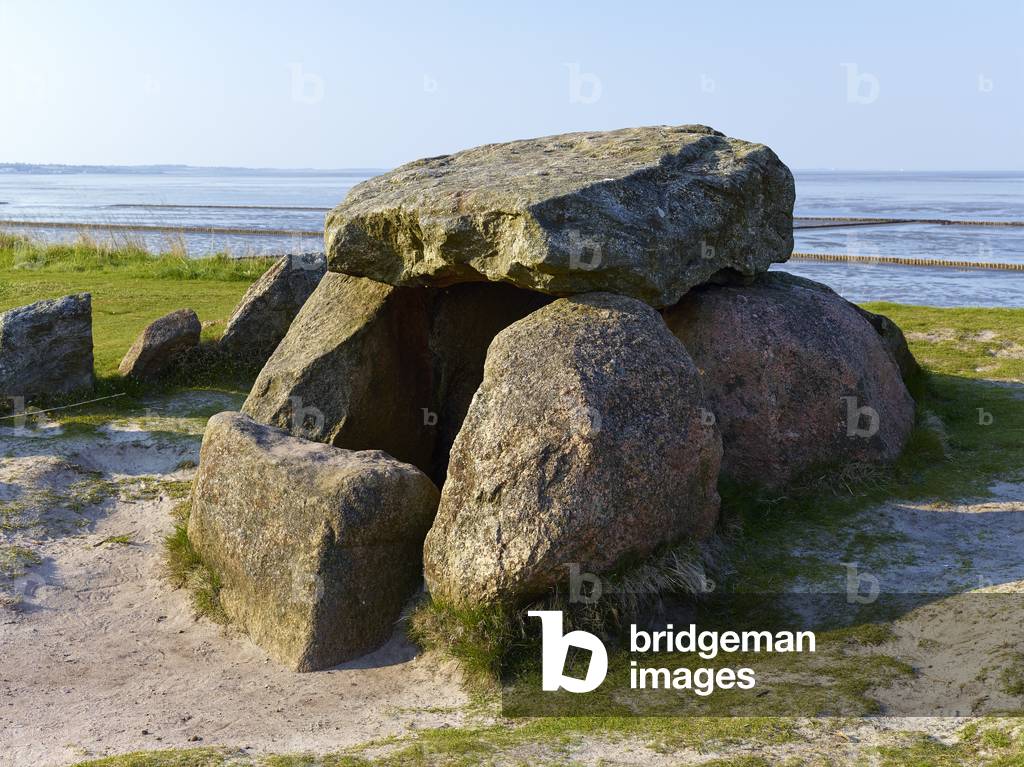 Image of Harhoog, megalithic grave, dolmen, from the Neolithic ...