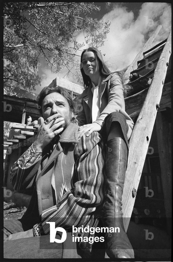 Image of Dennis Hopper and wife Michelle Phillips on a ladder in by ...