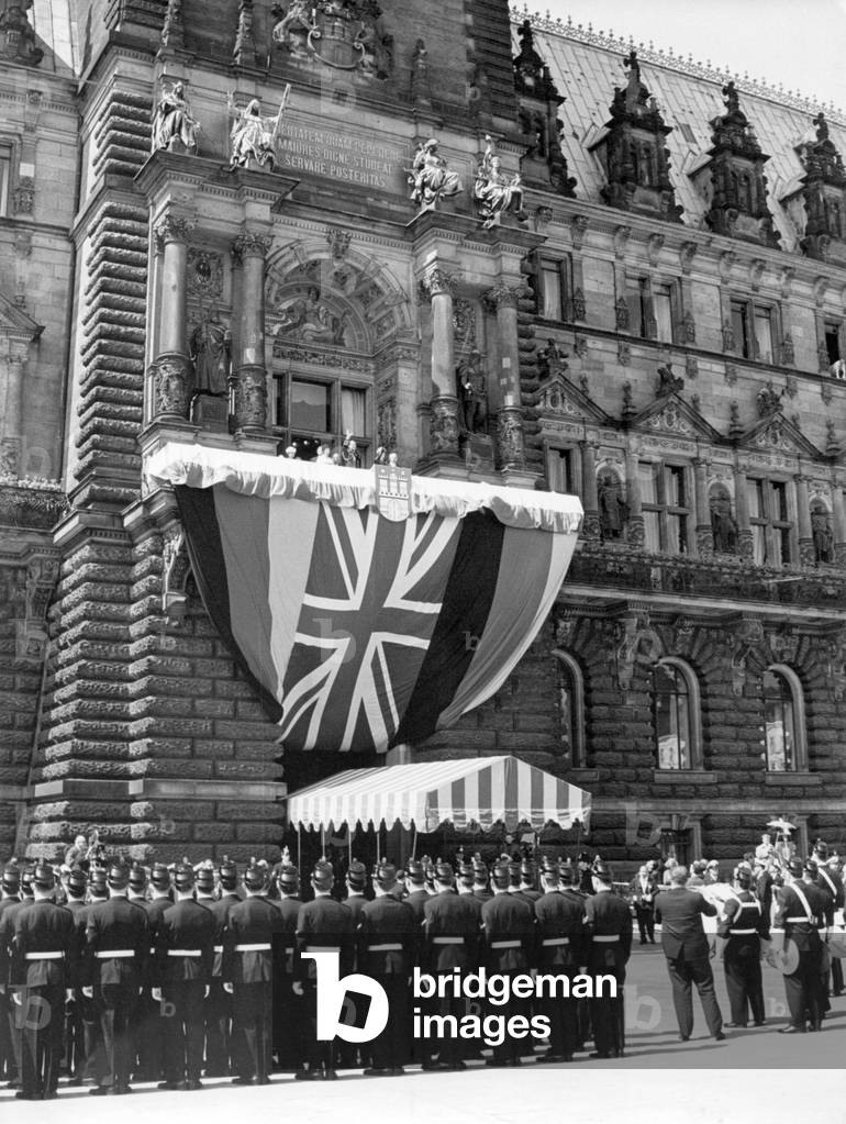 Image of Queen Elizabeth II. on state visit in Germany 1965