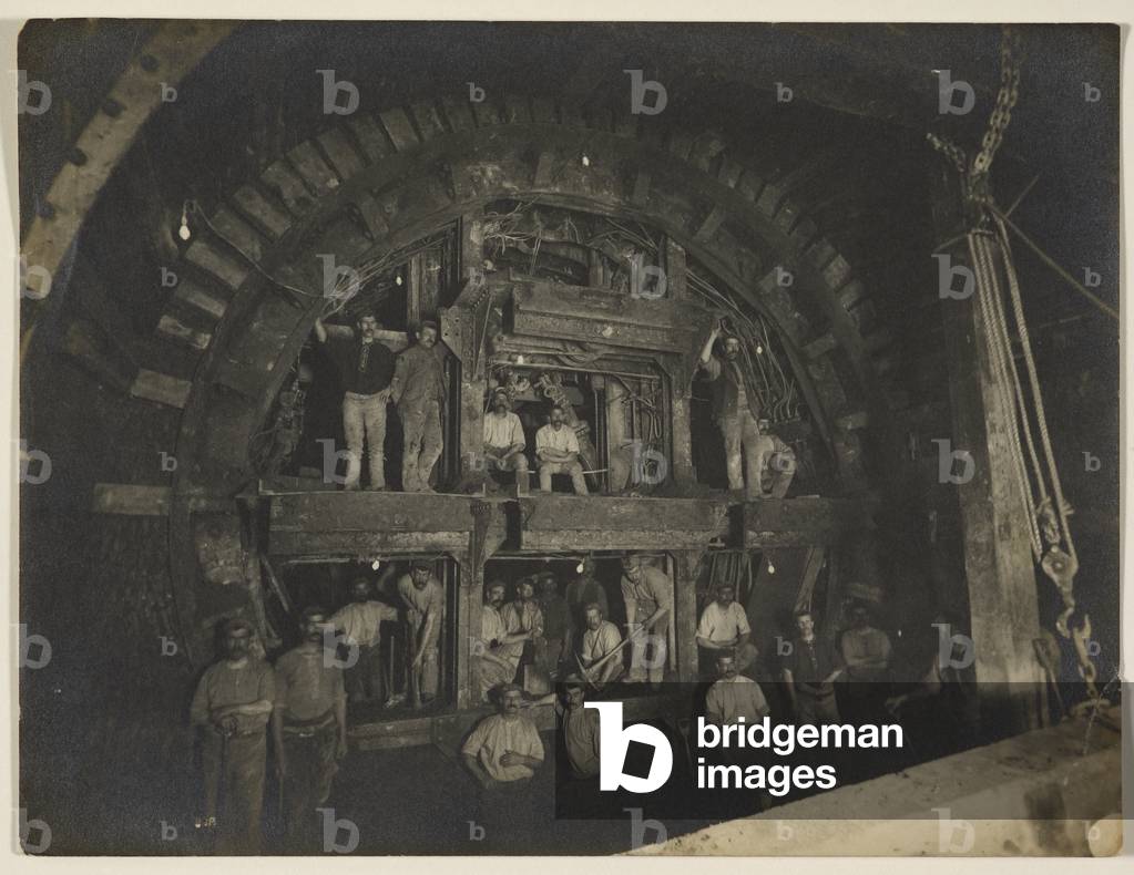 Image of Construction of the Central line of the London Underground ...