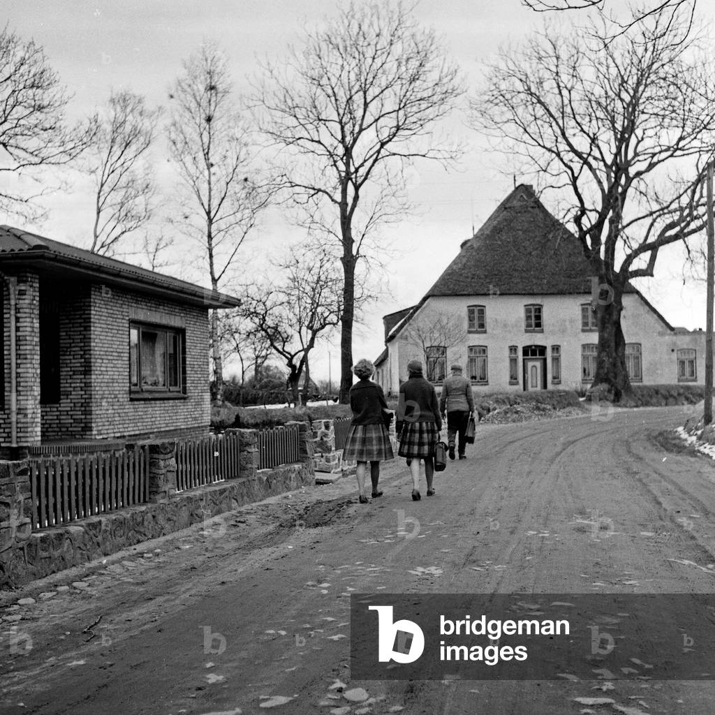 The village of Linden in Holstein presenting the exhibition '100 by