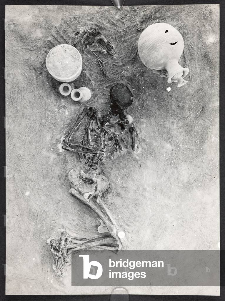 Image of Burial group in cemetery on Site H, Eastern Trench, Harappa