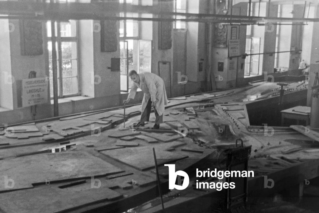 Image of At the river engineering laboratory at Karlsruhe a model of