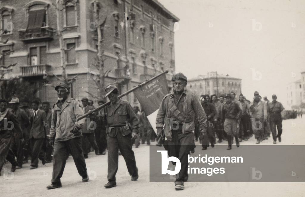 Image of Album 'Army South and Partisans': Partisans in weapons of the ...